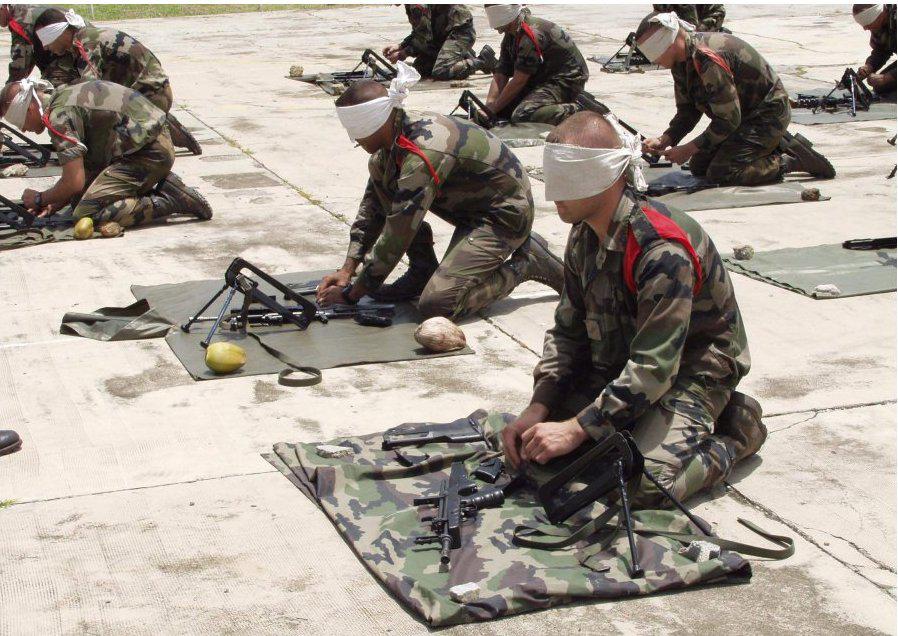 FAMAS-BlindfoldDisassembly.jpg - Member Albums - Sturmgewehr.com Forums