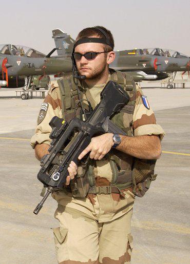 FAMAS_EoTechInAction.jpg - Member Albums - Sturmgewehr.com Forums