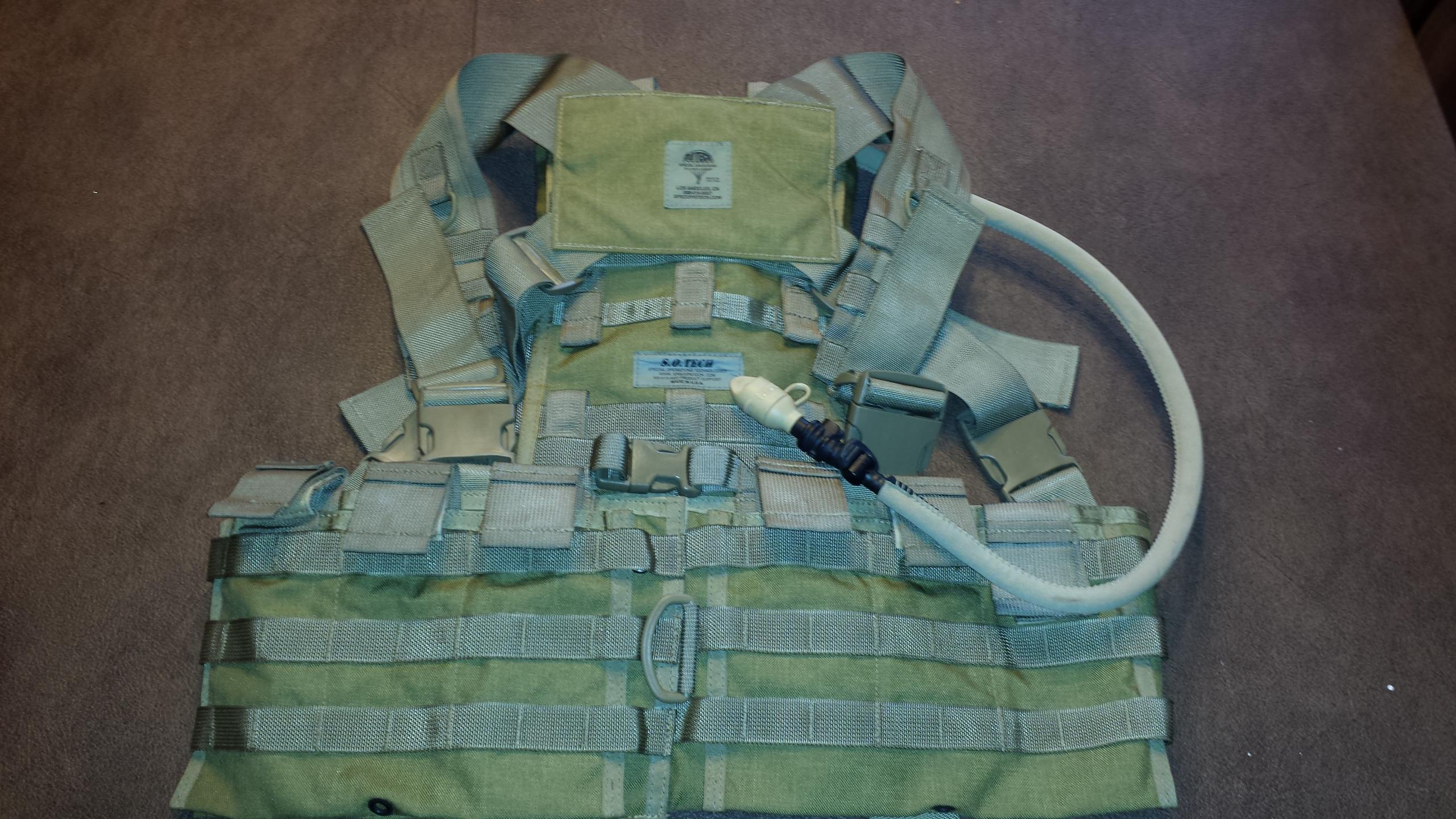 S.O.TECH foilage green Devil chest rig complete with hydration carrier ...