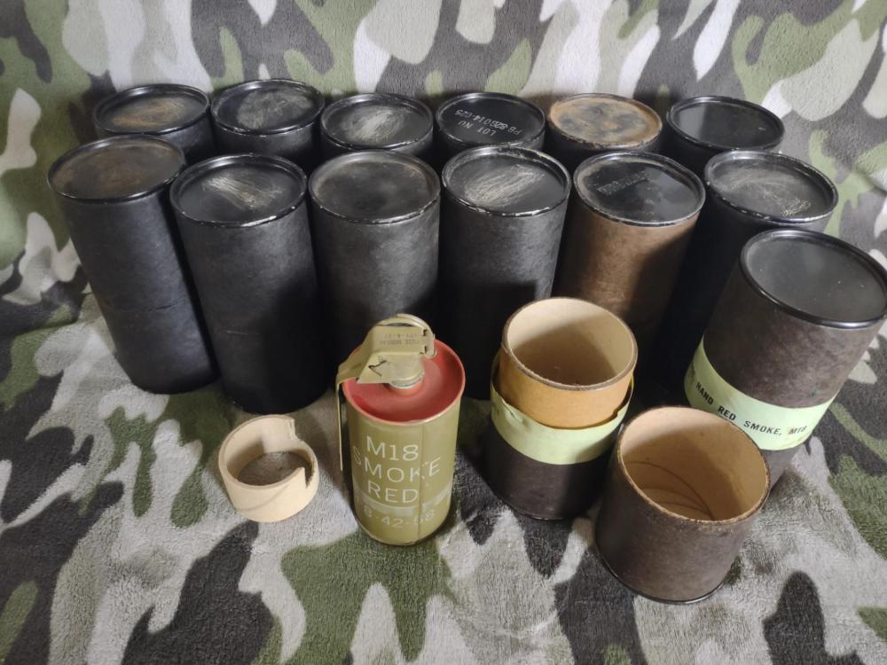 WTS - Live M18 Smoke Grenades & M125A1 Flares - Collectors Market Board ...